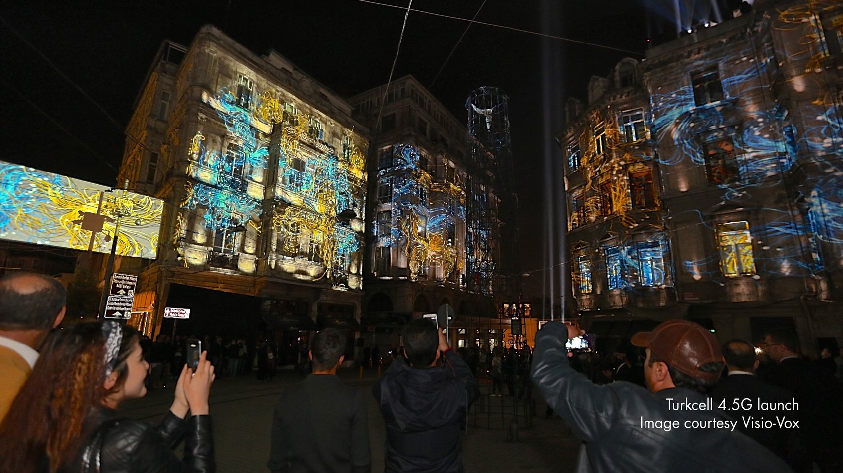 Why is projection mapping so popular in events and marketing?